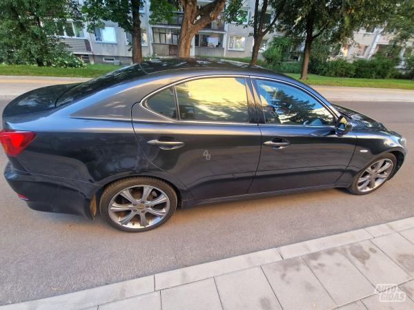 Black Lexus LS 220 2006 in Vilnius, with an engine capacity of 2.20 L and mileage of 292 thousand km for 2400 €, photo 4 on AUTOMOTO.COM.LV