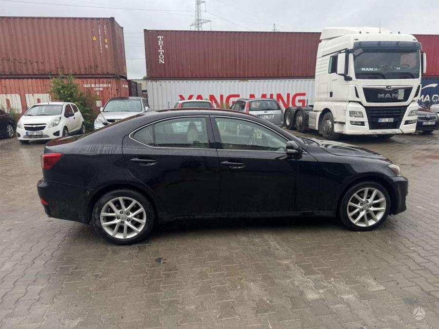 Melns Lexus LS 220 2011 Viļņa, ar dzinēja tilpumu 2.23 L un nobraukumu 272 tūkst. km par 4550 €, foto 4 vietnē AUTOMOTO.COM.LV