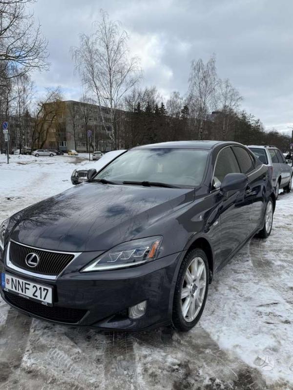 Grey Lexus LS 220 2006 in Kaunas, with an engine capacity of 2.23 L and mileage of 350 thousand km for 3600 €, photo 1 on AUTOMOTO.COM.LV