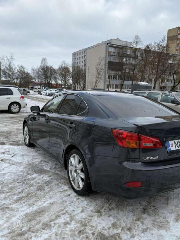 Grey Lexus LS 220 2006 in Kaunas, with an engine capacity of 2.23 L and mileage of 350 thousand km for 3600 €, photo 3 on AUTOMOTO.COM.LV