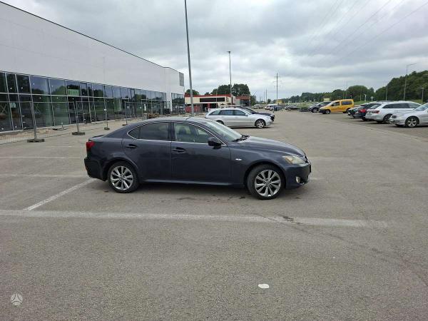 Grey Lexus LS 220 2006 in Siauliai, with an engine capacity of 2.23 L and mileage of 330 thousand km for 1950 €, photo 3 on AUTOMOTO.COM.LV