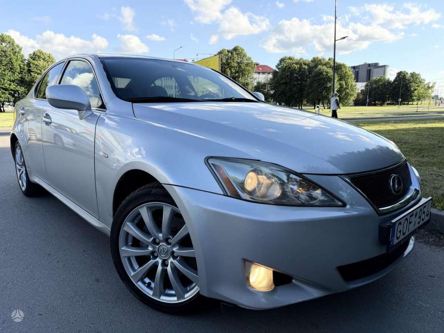 Grey Lexus LS 220 2006 in Kaunas, with an engine capacity of 2.23 L and mileage of 312 thousand km for 2750 €, photo 3 on AUTOMOTO.COM.LV