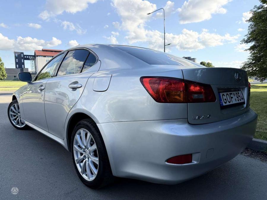 Grey Lexus LS 220 2006 in Kaunas, with an engine capacity of 2.23 L and mileage of 312 thousand km for 2750 €, photo 4 on AUTOMOTO.COM.LV