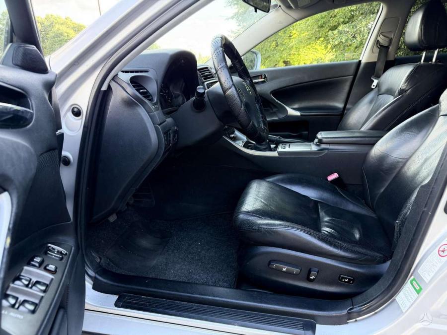 Grey Lexus LS 220 2006 in Kaunas, with an engine capacity of 2.23 L and mileage of 312 thousand km for 2750 €, photo 10 on AUTOMOTO.COM.LV