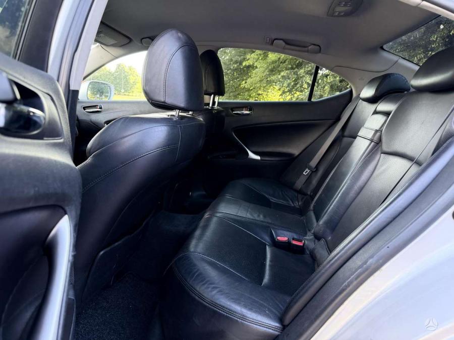 Grey Lexus LS 220 2006 in Kaunas, with an engine capacity of 2.23 L and mileage of 312 thousand km for 2750 €, photo 12 on AUTOMOTO.COM.LV