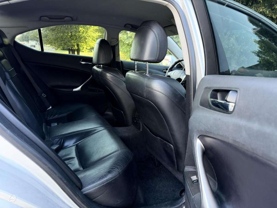 Grey Lexus LS 220 2006 in Kaunas, with an engine capacity of 2.23 L and mileage of 312 thousand km for 2750 €, photo 13 on AUTOMOTO.COM.LV