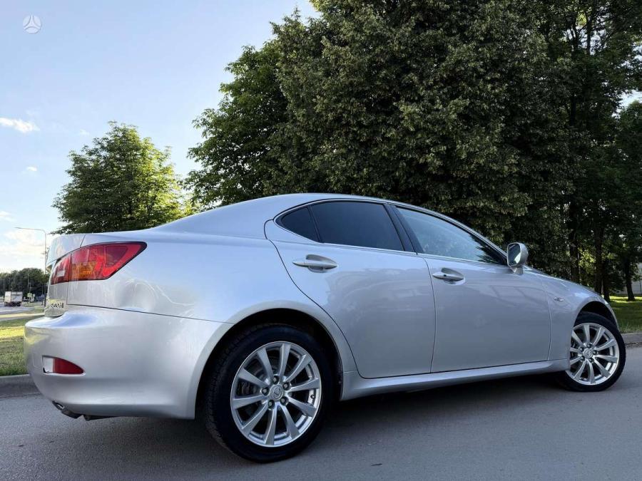 Grey Lexus LS 220 2006 in Kaunas, with an engine capacity of 2.23 L and mileage of 312 thousand km for 2750 €, photo 17 on AUTOMOTO.COM.LV