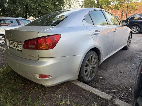 Pelēks Lexus LS 220 2006 Viļņa, ar dzinēja tilpumu 2.23 L un nobraukumu 360 tūkst. km par 1050 €, foto 3 vietnē AUTOMOTO.COM.LV