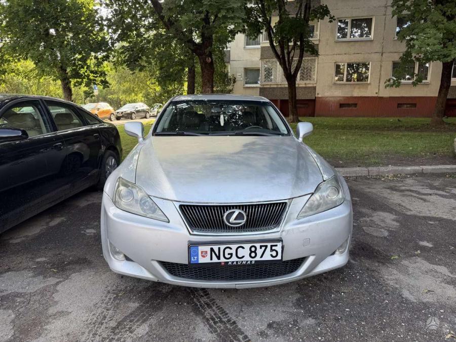 Grey Lexus LS 220 2006 in Vilnius, with an engine capacity of 2.23 L and mileage of 360 thousand km for 1050 €, photo 6 on AUTOMOTO.COM.LV