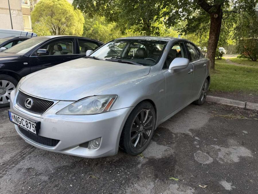 Grey Lexus LS 220 2006 in Vilnius, with an engine capacity of 2.23 L and mileage of 360 thousand km for 1050 €, photo 7 on AUTOMOTO.COM.LV