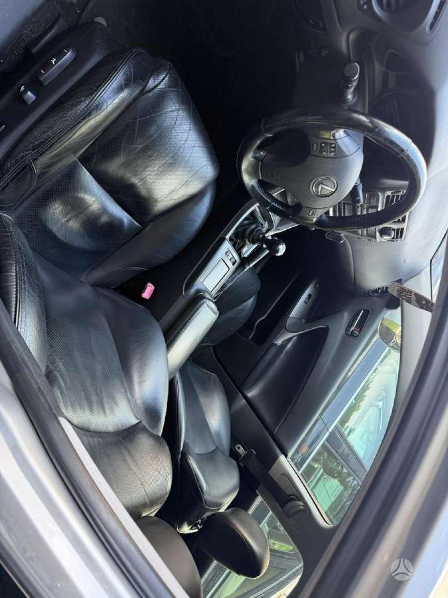 Grey Lexus LS 220 2006 in Vilnius, with an engine capacity of 2.23 L and mileage of 360 thousand km for 1050 €, photo 8 on AUTOMOTO.COM.LV