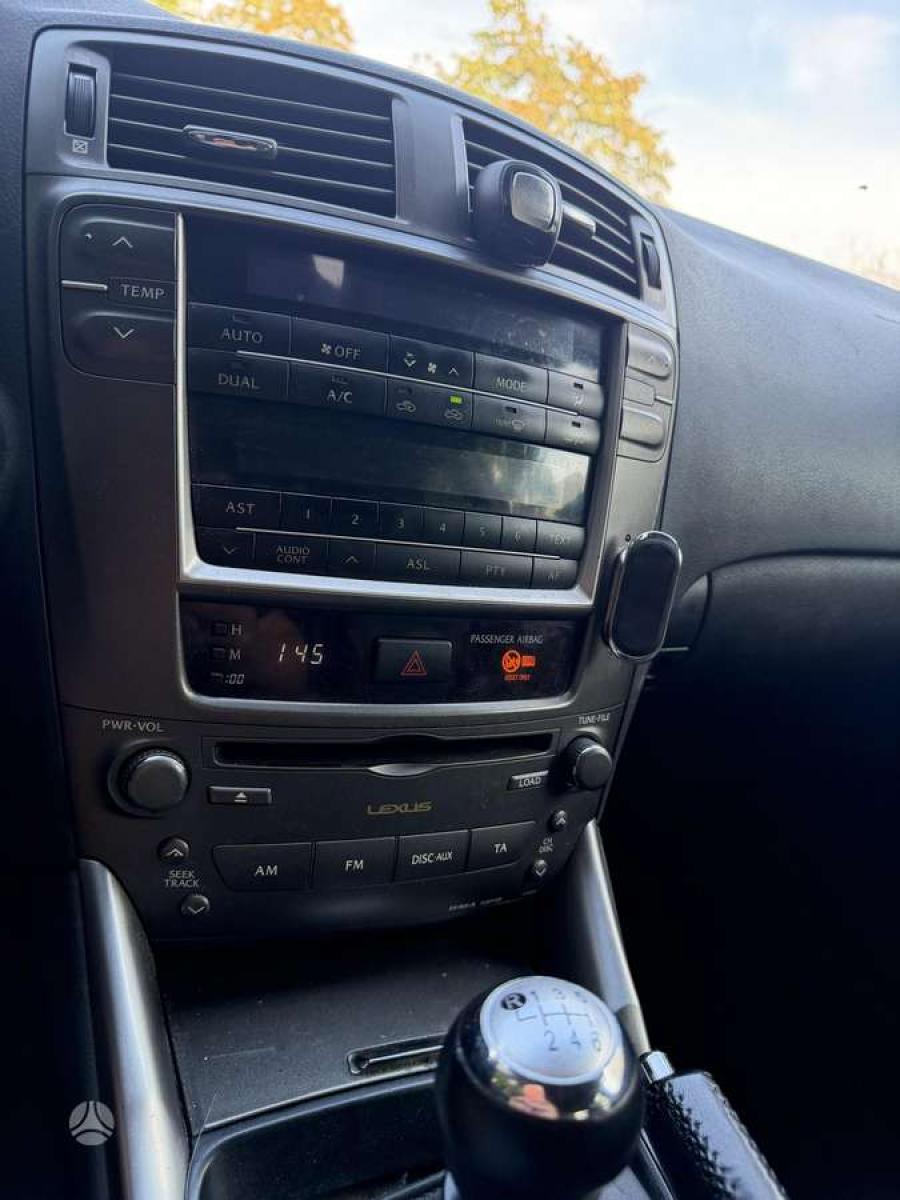 Grey Lexus LS 220 2006 in Vilnius, with an engine capacity of 2.23 L and mileage of 360 thousand km for 1050 €, photo 9 on AUTOMOTO.COM.LV