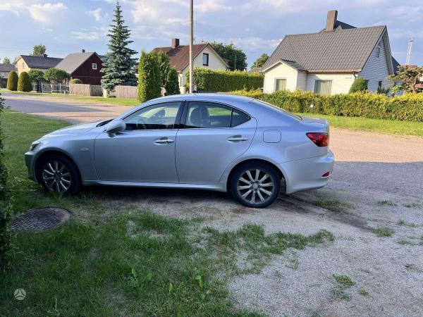 Grey Lexus LS 220 2006 in Jonava, with an engine capacity of 2.23 L and mileage of 400 thousand km for 1550 €, photo 2 on AUTOMOTO.COM.LV
