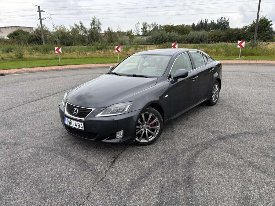 Pelēks Lexus LS 220 2006 Klaipėda, ar dzinēja tilpumu 2.23 L un nobraukumu 371 tūkst. km par 3100 €, foto 1 vietnē AUTOMOTO.COM.LV