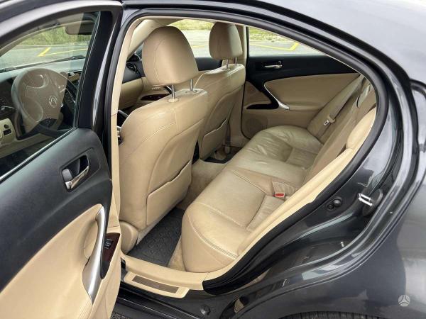 Grey Lexus LS 220 2006 in Klaipeda, with an engine capacity of 2.23 L and mileage of 371 thousand km for 3100 €, photo 10 on AUTOMOTO.COM.LV