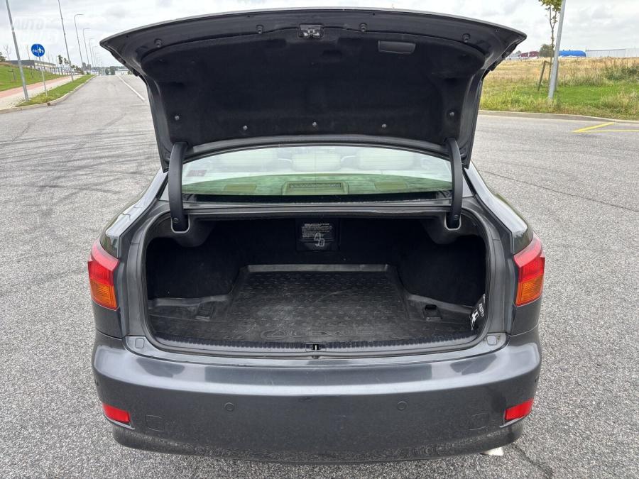 Grey Lexus LS 220 2006 in Klaipeda, with an engine capacity of 2.20 L and mileage of 371 thousand km for 2600 €, photo 10 on AUTOMOTO.COM.LV
