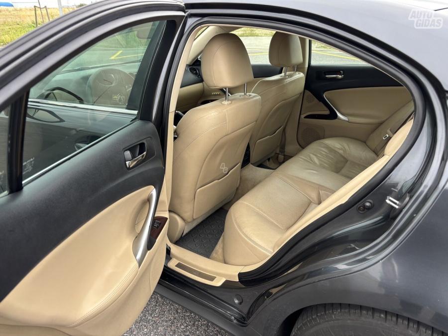 Grey Lexus LS 220 2006 in Klaipeda, with an engine capacity of 2.20 L and mileage of 371 thousand km for 2600 €, photo 19 on AUTOMOTO.COM.LV