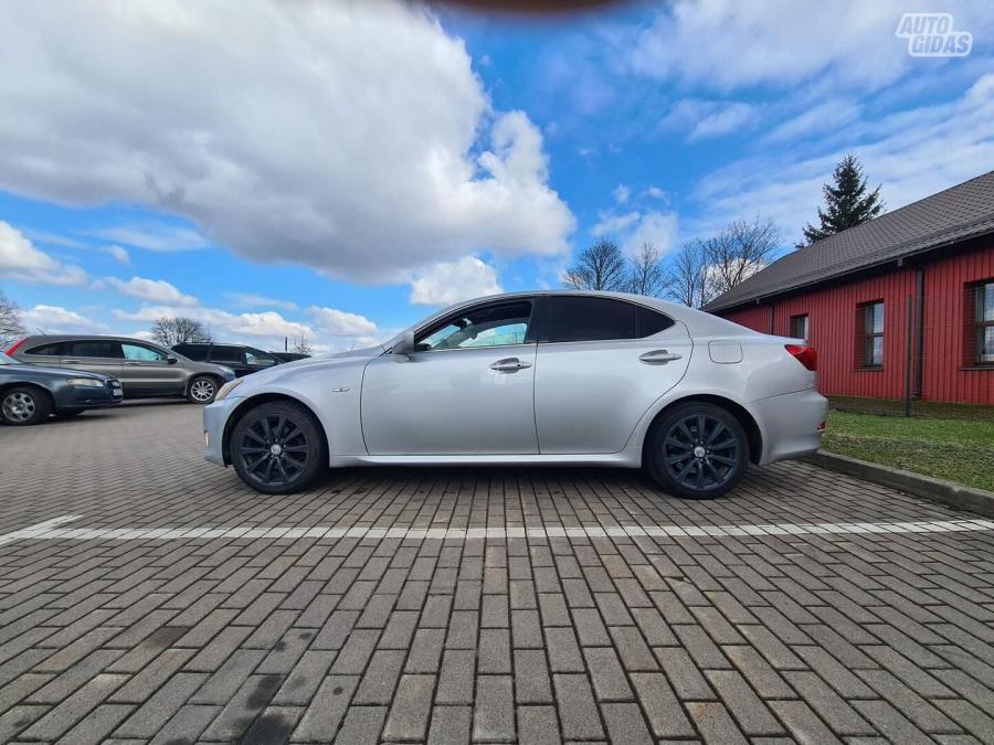Grey Lexus LS 220 2007 in Siauliai, with an engine capacity of 2.20 L and mileage of 313 thousand km for 2100 €, photo 5 on AUTOMOTO.COM.LV