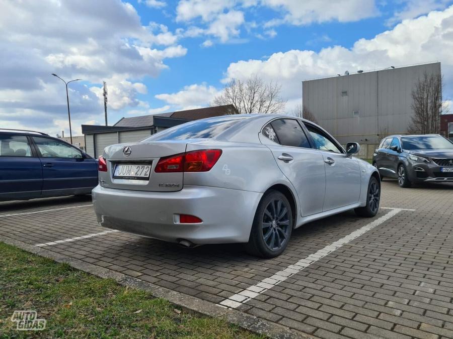 Grey Lexus LS 220 2007 in Siauliai, with an engine capacity of 2.20 L and mileage of 313 thousand km for 2100 €, photo 9 on AUTOMOTO.COM.LV