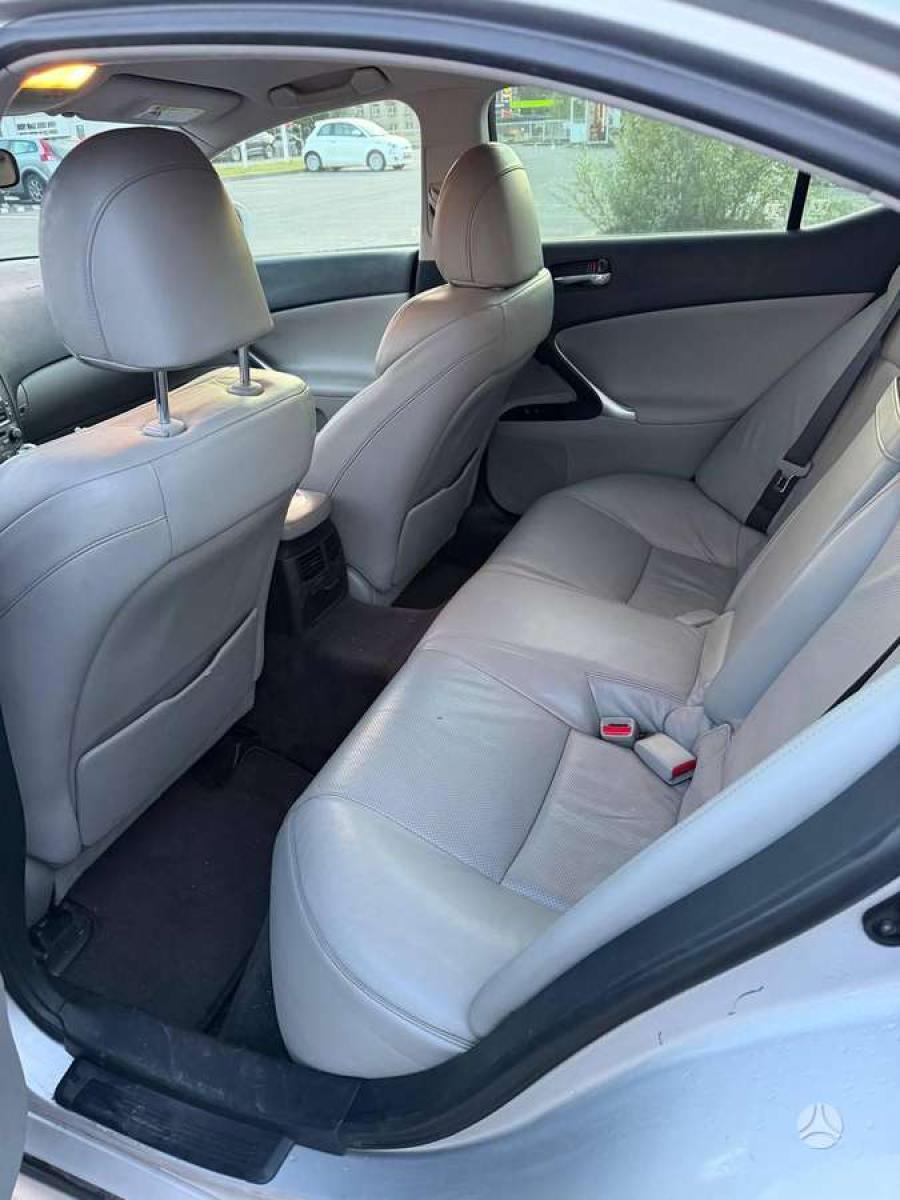 Grey Lexus LS 220 2007 in Vilnius, with an engine capacity of 2.23 L and mileage of 324 thousand km for 1600 €, photo 14 on AUTOMOTO.COM.LV