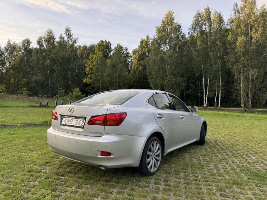 Pelēks Lexus LS 220 2007 Viļņa, ar dzinēja tilpumu 2.23 L un nobraukumu 250 tūkst. km par 3100 €, foto 4 vietnē AUTOMOTO.COM.LV