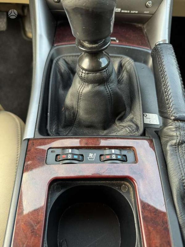 Grey Lexus LS 220 2007 in Vilnius, with an engine capacity of 2.23 L and mileage of 250 thousand km for 3100 €, photo 8 on AUTOMOTO.COM.LV