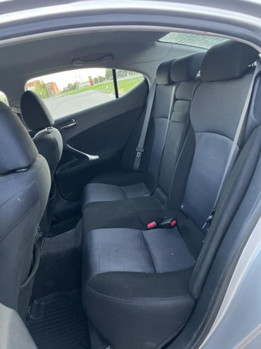 Pelēks Lexus LS 220 2007 Narva, ar dzinēja tilpumu 2.20 L un nobraukumu 289 tūkst. km par 2499 €, foto 11 vietnē AUTOMOTO.COM.LV
