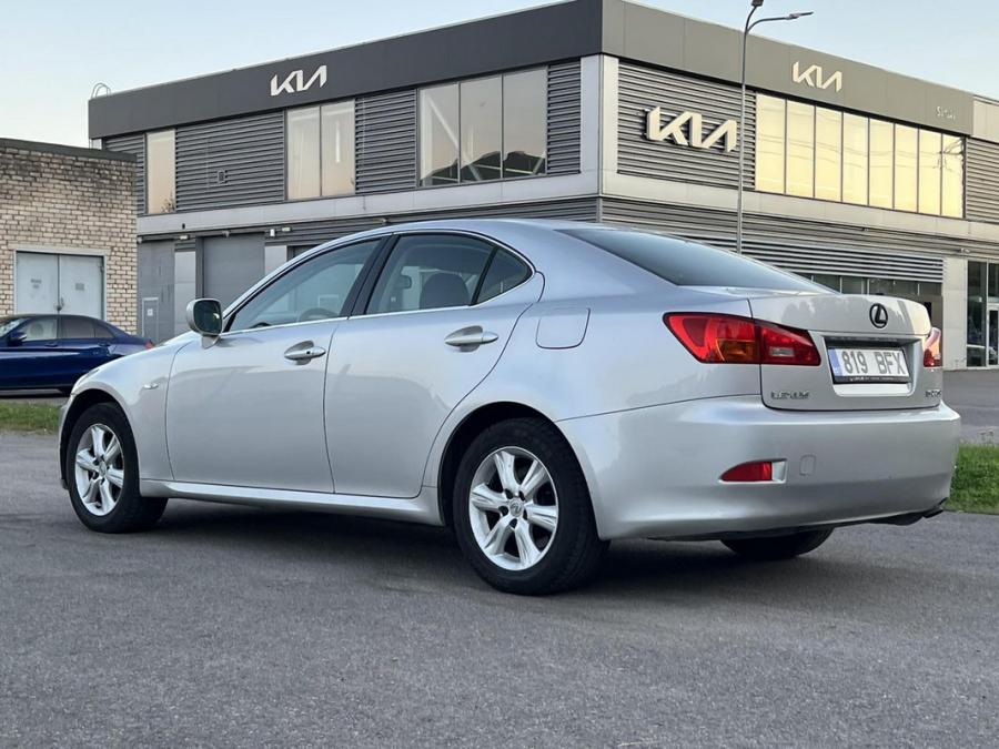Pelēks Lexus LS 220 2007 Narva, ar dzinēja tilpumu 2.20 L un nobraukumu 289 tūkst. km par 2499 €, foto 17 vietnē AUTOMOTO.COM.LV