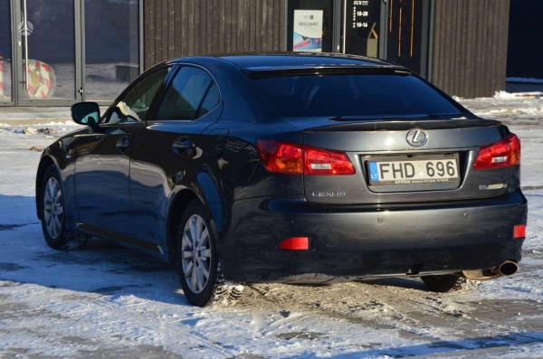 Grey Lexus LS 220 2008 in Siauliai, with an engine capacity of 2.23 L and mileage of 290 thousand km for 2700 €, photo 4 on AUTOMOTO.COM.LV