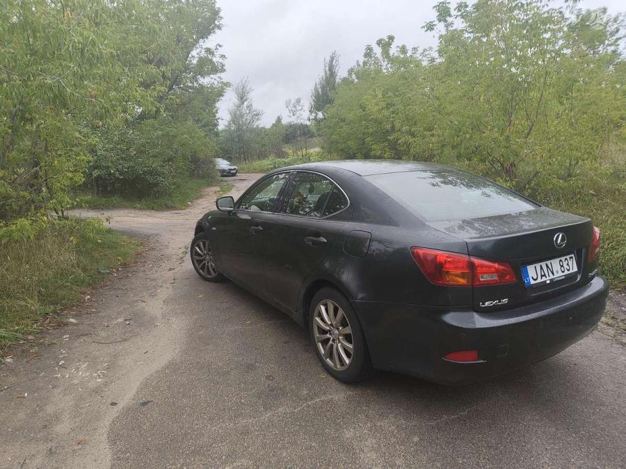 Grey Lexus LS 220 2008 in Vilnius, with an engine capacity of 2.23 L and mileage of 241 thousand km for 3150 €, photo 6 on AUTOMOTO.COM.LV