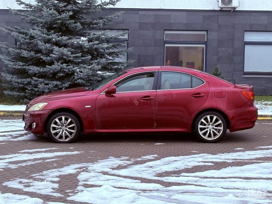Red Lexus LS 220 2006 in Vilnius, with an engine capacity of 2.20 L and mileage of 250 thousand km for 1800 €, photo 4 on AUTOMOTO.COM.LV
