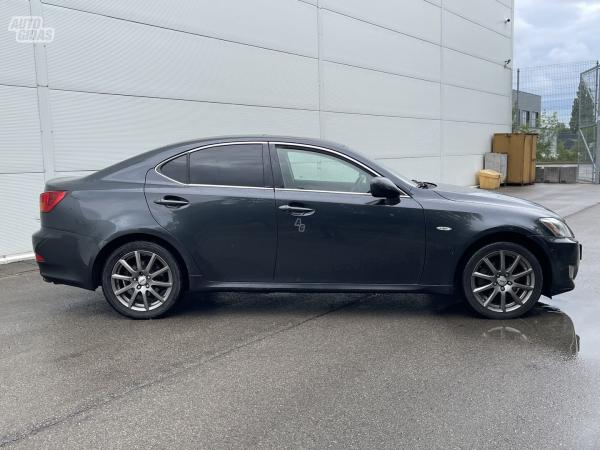 Lexus LS 220 2006 in Klaipeda, with an engine capacity of 2.20 L and mileage of 287 thousand km for 2480 €, photo 3 on AUTOMOTO.COM.LV
