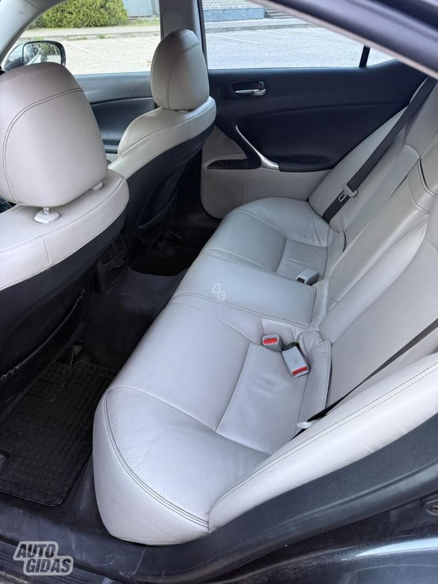 Lexus LS 220 2007 in Alytus, with an engine capacity of 2.20 L and mileage of 390 thousand km for 2200 €, photo 12 on AUTOMOTO.COM.LV