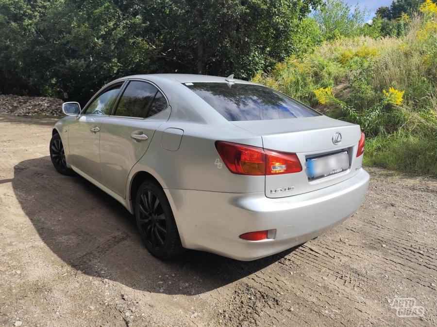 Lexus LS 220 2007 in Vilnius, with an engine capacity of 2.20 L and mileage of 240 thousand km for 2700 €, photo 6 on AUTOMOTO.COM.LV