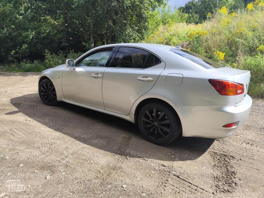 Lexus LS 220 2007 in Vilnius, with an engine capacity of 2.20 L and mileage of 240 thousand km for 2700 €, photo 7 on AUTOMOTO.COM.LV