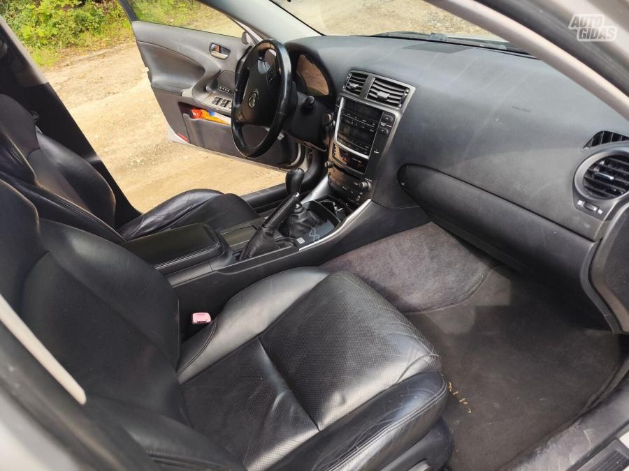 Lexus LS 220 2007 in Vilnius, with an engine capacity of 2.20 L and mileage of 240 thousand km for 2700 €, photo 11 on AUTOMOTO.COM.LV