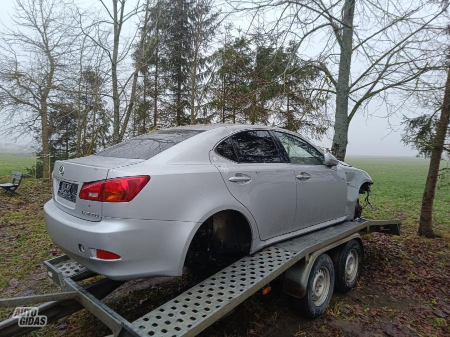 Lexus LS 220 2008 in Jurbarkas, with an engine capacity of 2.20 L and mileage of 315 thousand km for 1500 €, photo 5 on AUTOMOTO.COM.LV