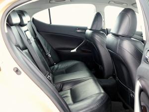 Lexus LS 220 2008 in Tallinn, with an engine capacity of 2.20 L and mileage of 296 thousand km for 1799 €, photo 8 on AUTOMOTO.COM.LV