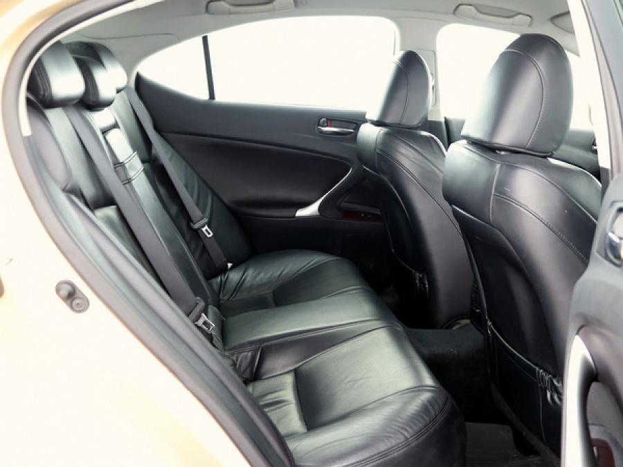 Lexus LS 220 2008 in Tallinn, with an engine capacity of 2.20 L and mileage of 296 thousand km for 1799 €, photo 8 on AUTOMOTO.COM.LV