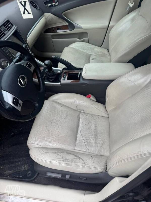 Lexus LS 220 2011 Viļņa, ar dzinēja tilpumu 2.20 L un nobraukumu 272 tūkst. km par 4500 €, foto 10 vietnē AUTOMOTO.COM.LV