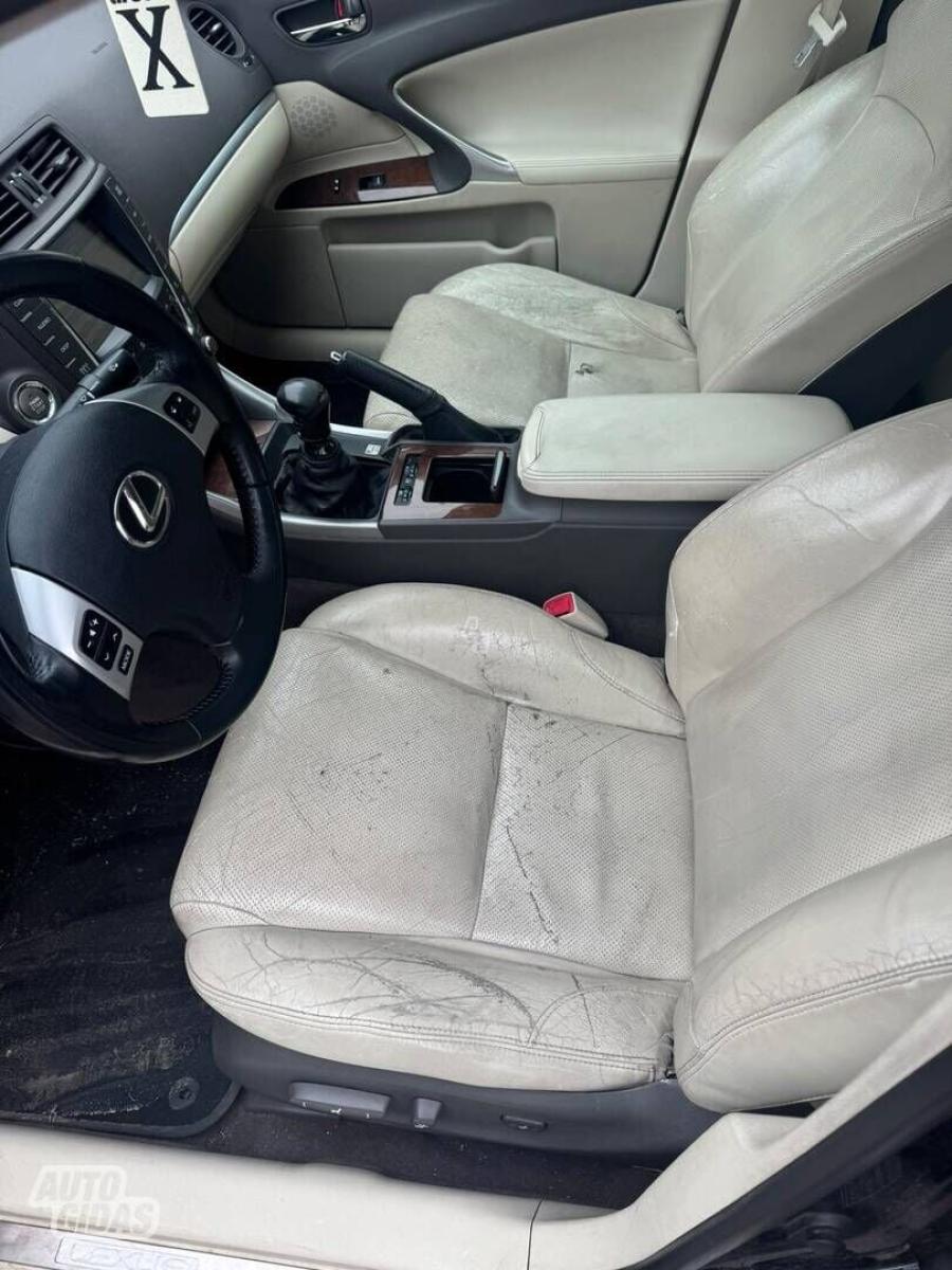 Lexus LS 220 2011 Viļņa, ar dzinēja tilpumu 2.20 L un nobraukumu 272 tūkst. km par 4500 €, foto 11 vietnē AUTOMOTO.COM.LV
