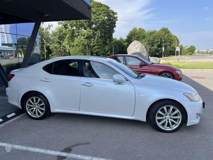 White Lexus LS 220 2009 in Kaunas, with an engine capacity of 2.23 L and mileage of 356 thousand km for 3900 €, photo 8 on AUTOMOTO.COM.LV