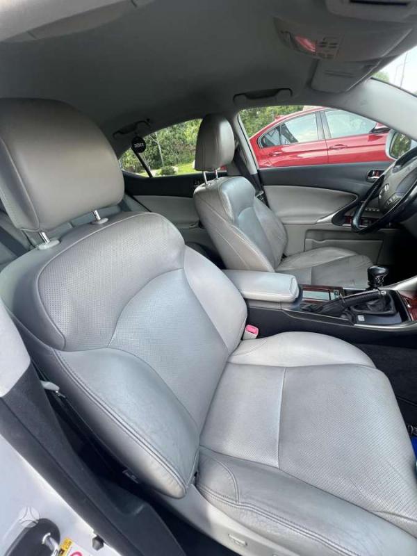 White Lexus LS 220 2009 in Kaunas, with an engine capacity of 2.23 L and mileage of 356 thousand km for 3900 €, photo 9 on AUTOMOTO.COM.LV