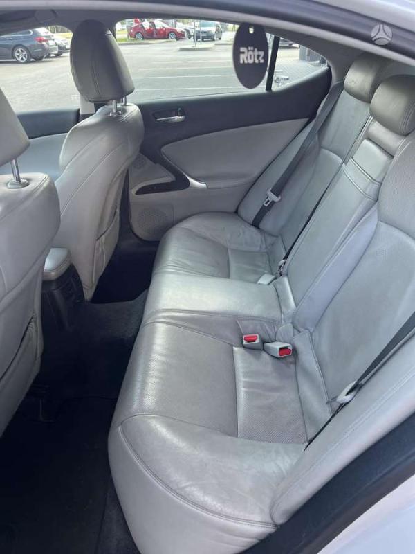 White Lexus LS 220 2009 in Kaunas, with an engine capacity of 2.23 L and mileage of 356 thousand km for 3900 €, photo 10 on AUTOMOTO.COM.LV