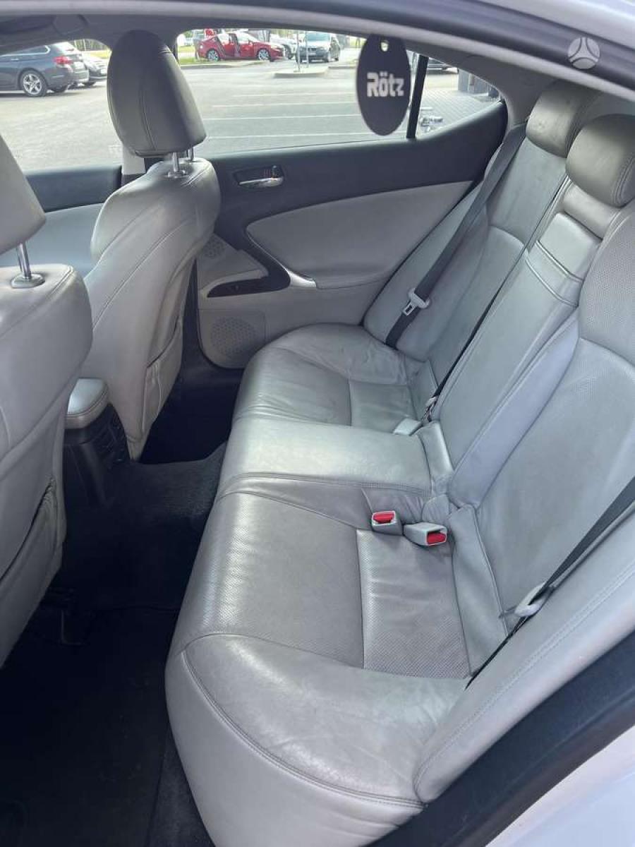 White Lexus LS 220 2009 in Kaunas, with an engine capacity of 2.23 L and mileage of 356 thousand km for 3900 €, photo 11 on AUTOMOTO.COM.LV