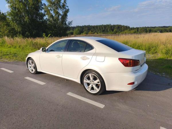 White Lexus LS 220 2009 in Kaunas, with an engine capacity of 2.23 L and mileage of 355 thousand km for 3850 €, photo 1 on AUTOMOTO.COM.LV