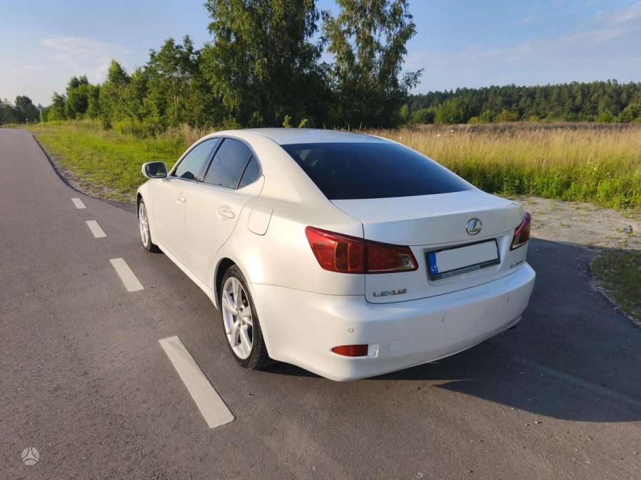 White Lexus LS 220 2009 in Kaunas, with an engine capacity of 2.23 L and mileage of 355 thousand km for 3850 €, photo 3 on AUTOMOTO.COM.LV