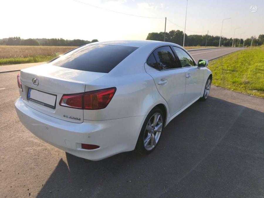 White Lexus LS 220 2009 in Kaunas, with an engine capacity of 2.23 L and mileage of 355 thousand km for 3850 €, photo 5 on AUTOMOTO.COM.LV