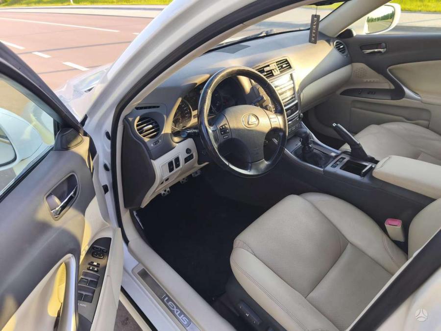 White Lexus LS 220 2009 in Kaunas, with an engine capacity of 2.23 L and mileage of 355 thousand km for 3850 €, photo 12 on AUTOMOTO.COM.LV