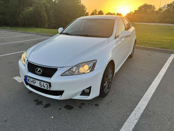 White Lexus LS 220 2011 in Panevezys, with an engine capacity of 2.23 L and mileage of 203 thousand km for 5200 €, photo 1 on AUTOMOTO.COM.LV